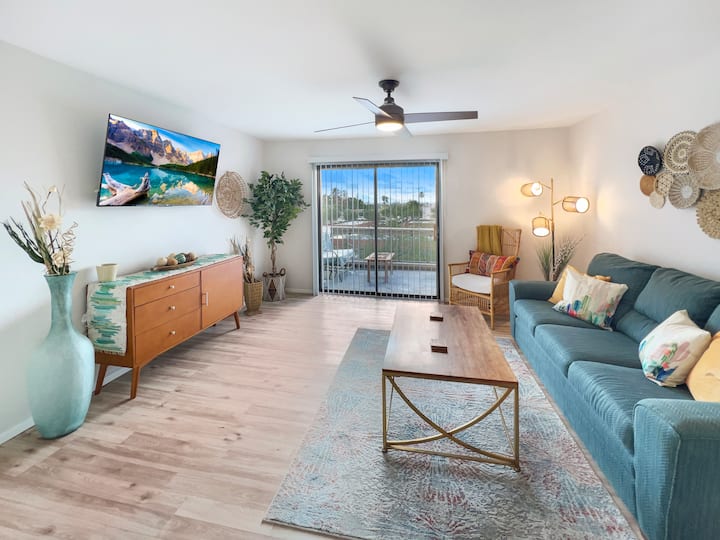 Poolside 1br W/ City & Mountain View’s - Arizona