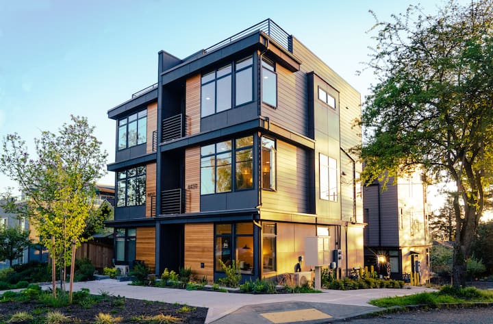 Fremont Peak - Private Terrace & Mountain Views - Woodland Park Zoo, Seattle