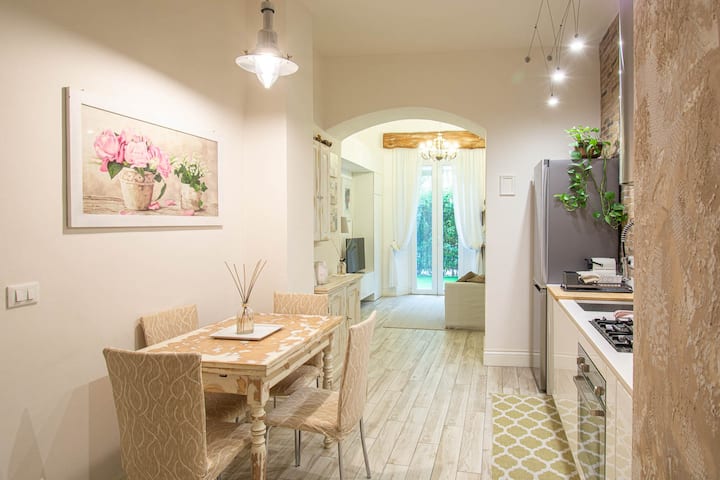 Stylish 2 Bedroom Flat - Garden - Florencia