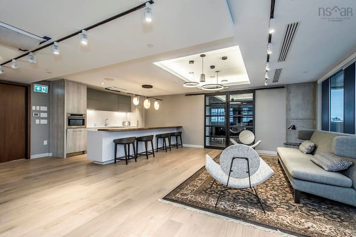 Sweeping Ocean Views And 5 Star Amenities/parking - Halifax, NS, Canada