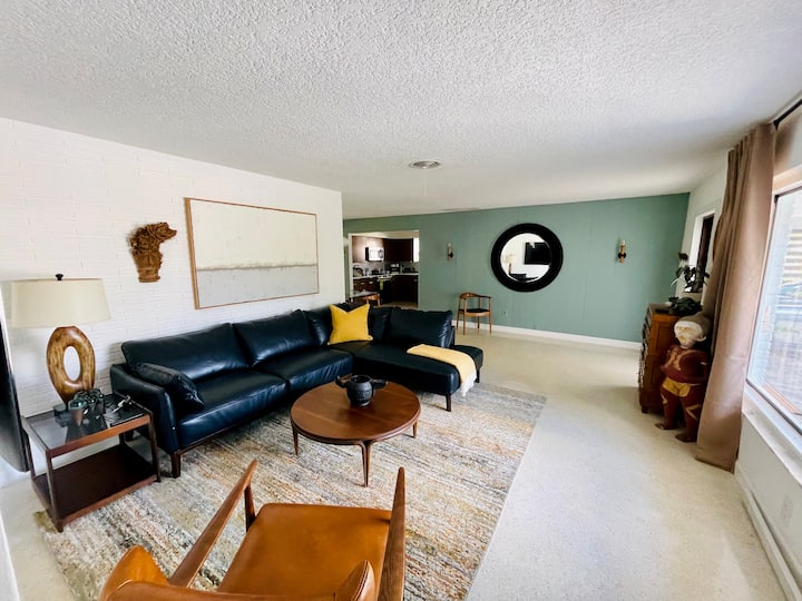 Mid Century Charmer Private Room - The Bahamas