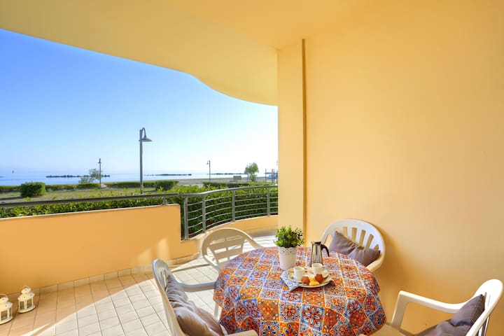 Frontbeach Apartment In Roseto Degli Abruzzi - Roseto degli Abruzzi