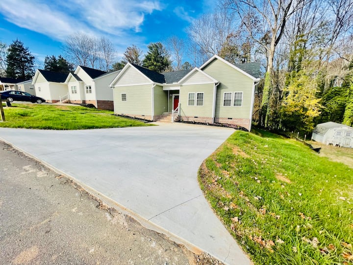 Nice Casa Verde, 3/b-2-full Bath - Winston-Salem, NC