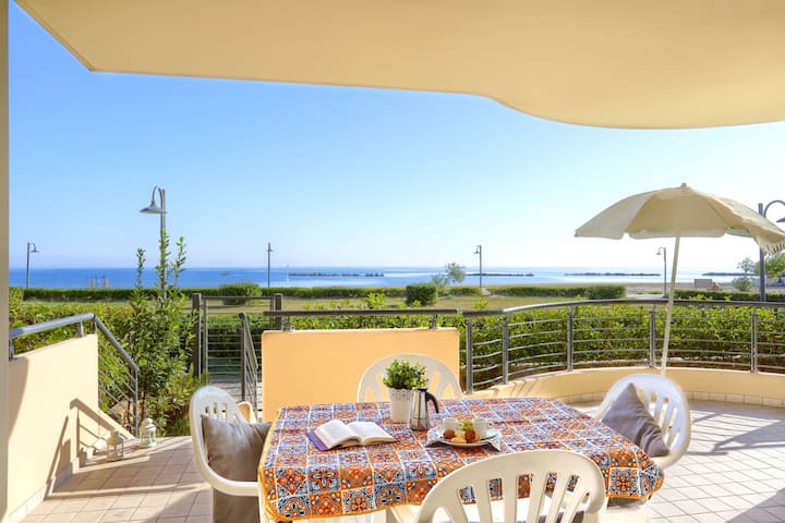 Frontbeach Apartment In Roseto Degli Abruzzi - Roseto degli Abruzzi