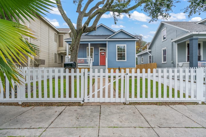 Blue Bird Bungalow (W/cowboy Pool) - Galveston