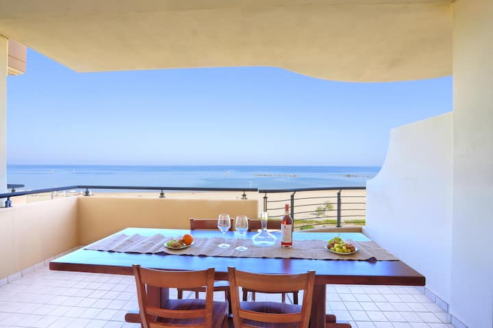Beachfront Apartment With Terrace And Views - Roseto degli Abruzzi