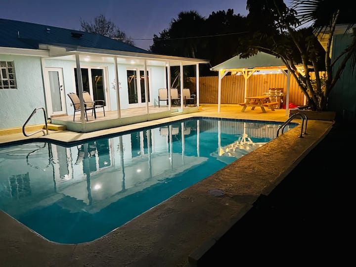 Beautiful Home Game Room+guest+heat Pool & Jacuzzi - Vero Beach, FL