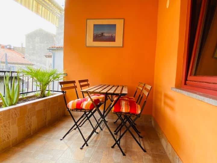 Renovated: Private Balcony, 2 Bathrooms & Bedrooms - Salvore