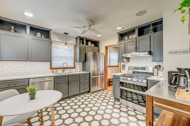Butterfield Bungalow, Northside Indy, With Arcade - Nora - Indianapolis