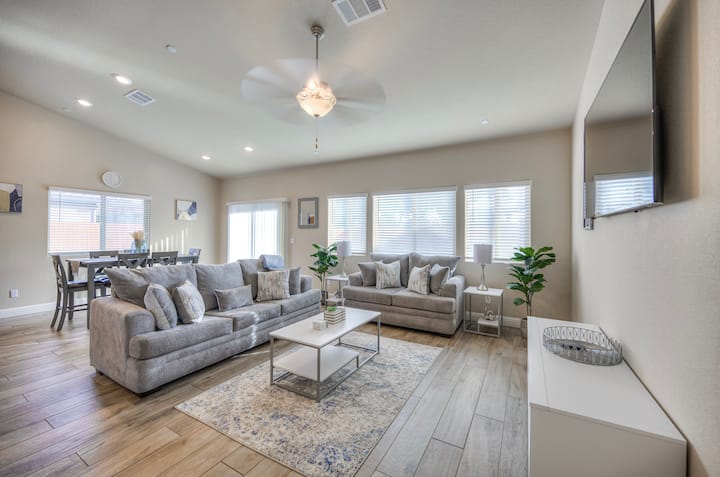 Serene And Comforable Newer Home- No Cleaning Fee - Fresno, CA