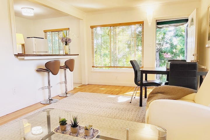 Santa Monica One Bedroom Apt.(ocean Breeze B) - Santa Monica, CA