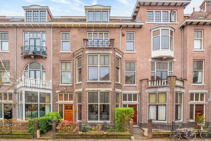 Spacious Authentic Townhouse Next To The Park - Utrecht Province