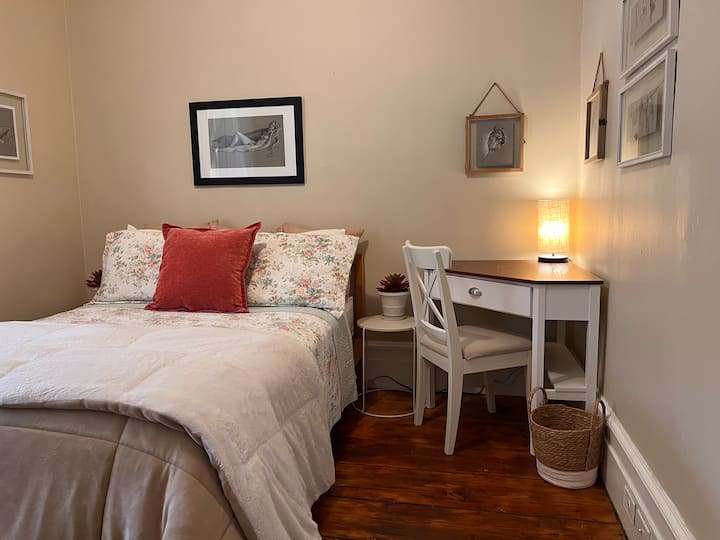 Hudson Valley Historic, Nude Room - Newburgh, NY