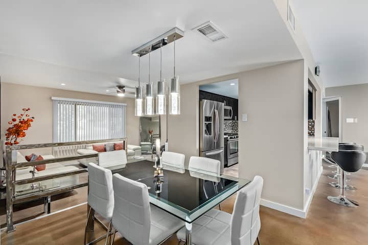Luxurious 3-bedroom Home With Private Pool - Glendale, AZ