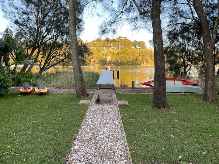Private Lake Access & 7 Minute Walk To Beach - Avoca Beach