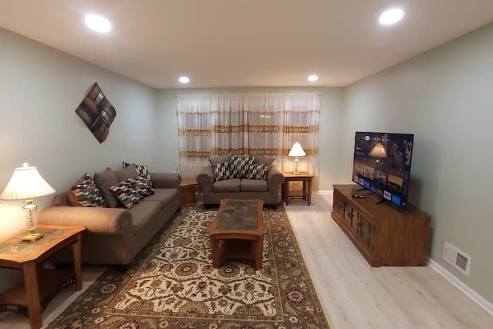 3br Condo Near Airport & Downtown – Free Parking - Skokie, IL