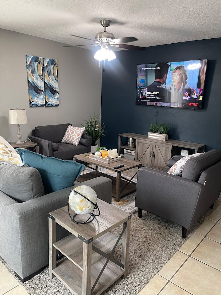 Contemporary Home Near Intel - Corrales, NM