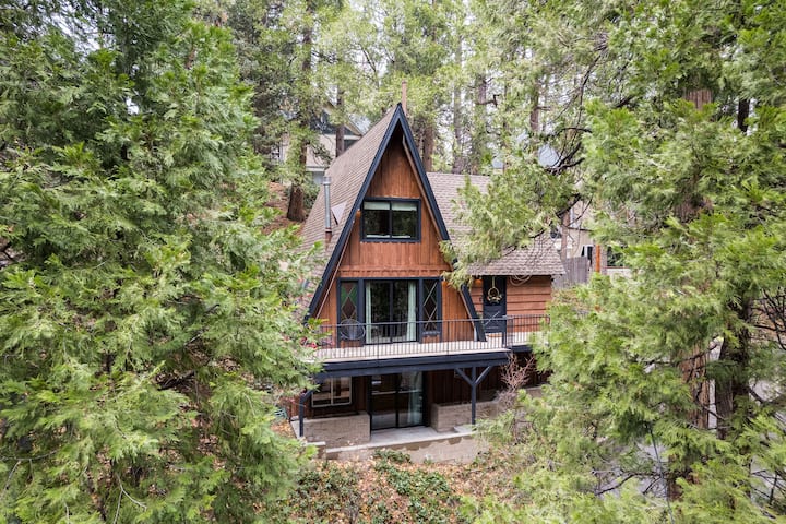 Retrorainbowaframe-walk To The Village&lake Trail! - Lake Arrowhead, CA
