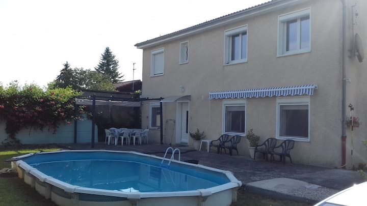 Appartement Complet. Bugey. Plaine De L'ain. - Pérouges