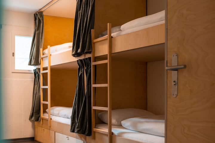 Lady-backpacker Kapselbett Im Frauen-4-bettzimmer - Chur