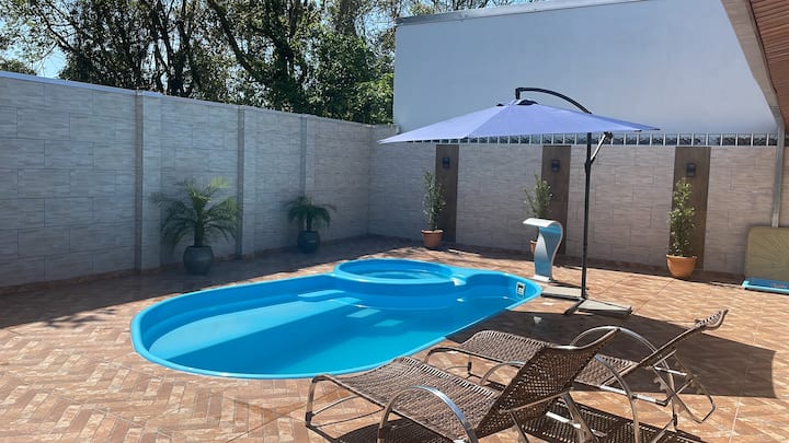 Piscina Aquecida + 6 Quartos Com Ar Condicionado - Matinhos