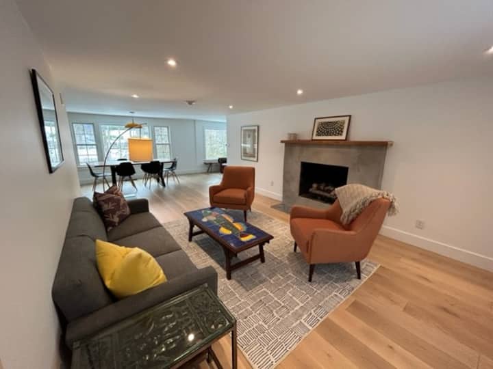 Cozy & Modern Village Cottage - Manchester, VT