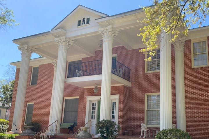 Chilton Grand - Azalea Suite - Tyler, TX