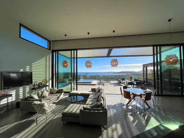 Exceptional Panoramic View For This Villa On The Heights Of St Cyprien - Korsika