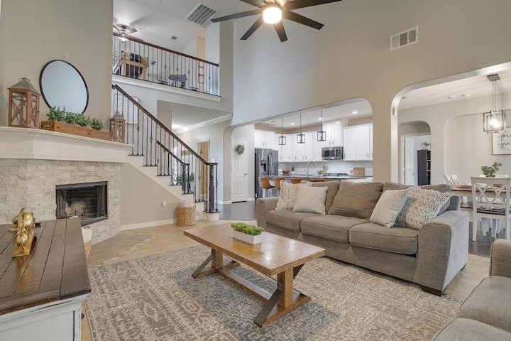 2 Story Open Spaces Home Near Stadiums/six Flags - Fort Worth, TX