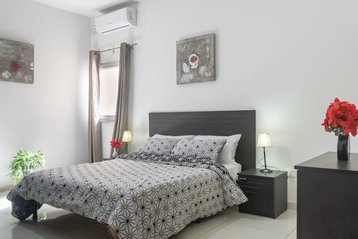 Modern Apt. Close To The Square - Malte