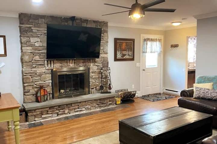 Windham- Beautifully Renovated  4br Home - Windham, NY