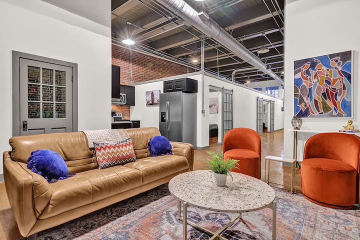 Plush Historic Penthouse Loft Downtown For Groups - Birmingham, AL