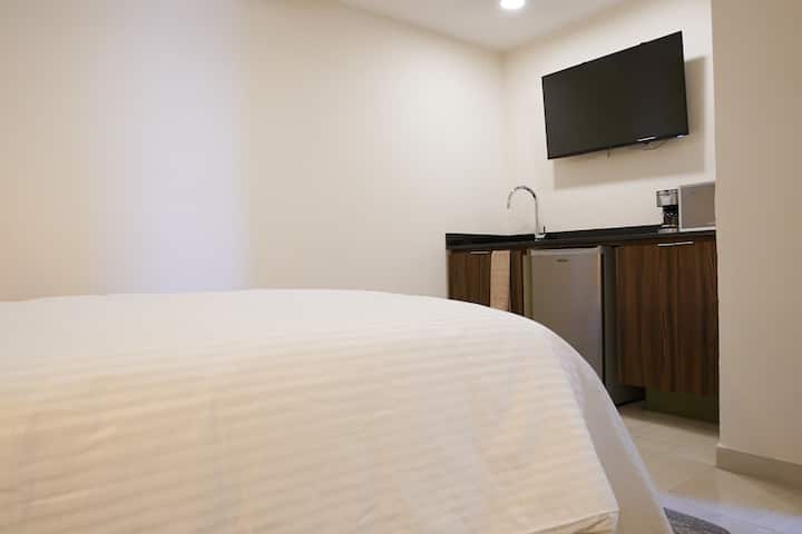 Queen Loft Near Shopping Plazas - Tlaquepaque