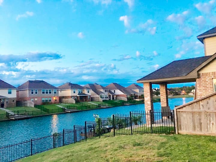Luxe On The Lake - Sienna