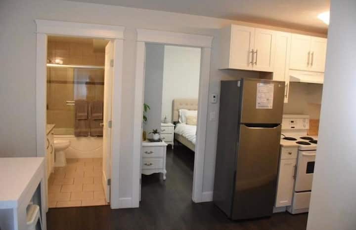 Charming One Bedroom Apartment - Burnaby