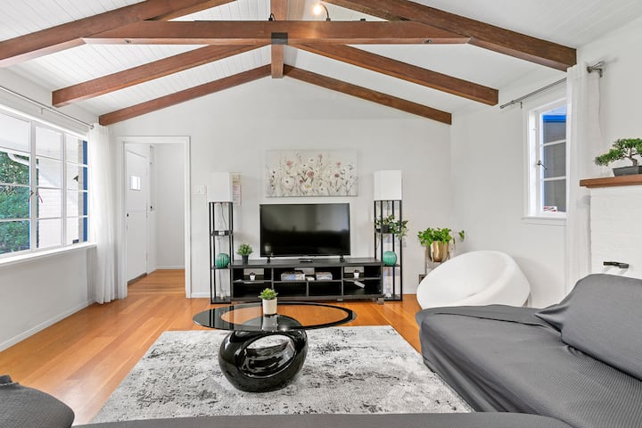 Stanford Hidden Gem 5bd/2ba, Near Face Book Hq! - Palo Alto, CA
