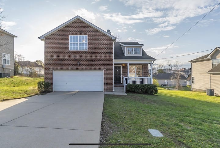 Spacious & Cozy Home | 120” Laser Tv - Smyrna, TN
