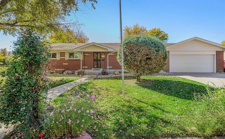 Spacious Arvada Home - Arvada, CO