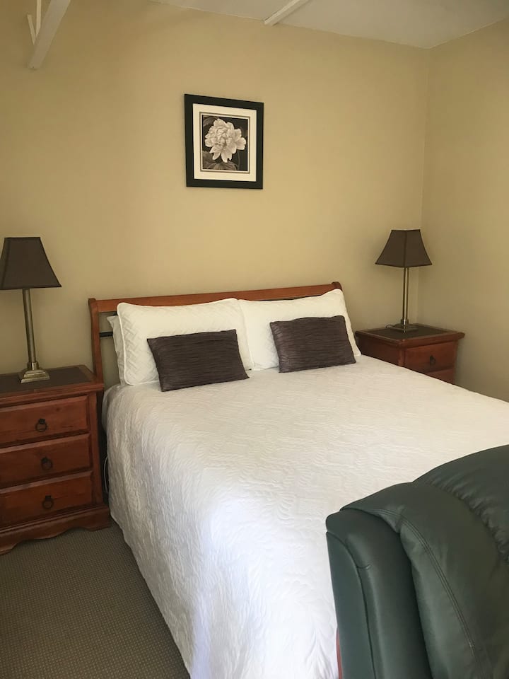 Studio Apartment.  Unit 7 - St Helens