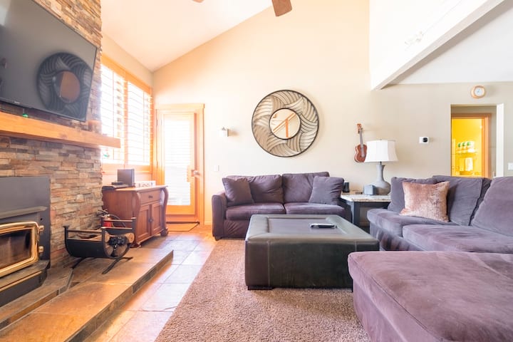 Glacier Glow Lodge-near Canyon Lodge + Hot Tub - Mammoth Lakes