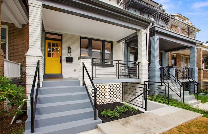 Yellow Tulip House - Gallaudet University, Washington