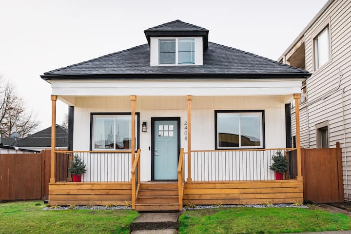 Spacious Downtown 4bd Home-tacoma! Modern - Tacoma, WA