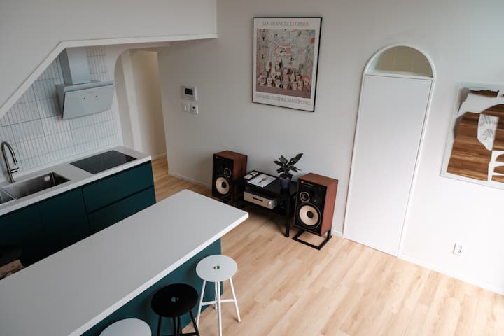 [프라이빗 단독주택] 공항픽업, 대형 야외테라스, 무료택시서비스, 1층, 서울역 10분 - Seoul