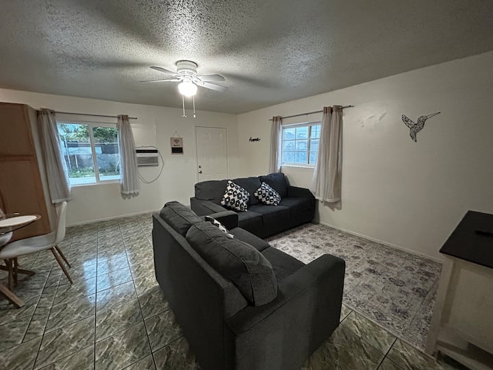 Casita Café |Apt Near Nos Center|tv In Each Room| - Rialto, CA