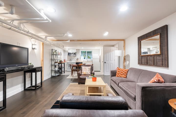 Solo Traveler's Pied-á-terre W Free Parking - Portland, OR