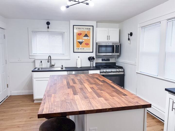 South Wedge Apartment With Parking - Rochester, NY