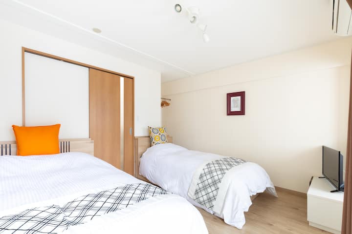 Within Walking Distance To Shinsaibashi. 3 People - Osaka