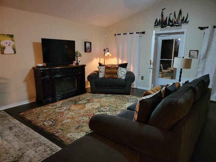 Clean Bedroom And Bathroom For Rent - Pensacola Beach, FL
