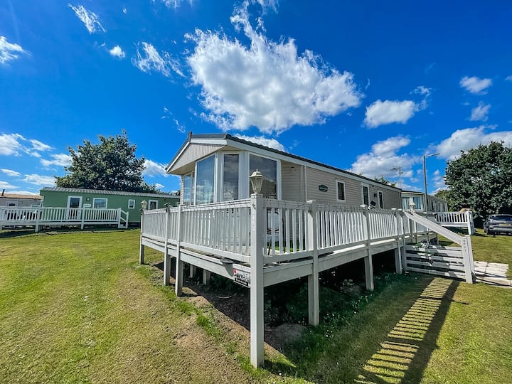 Lovely Caravan With Decking In Norfolk Ref 10027rp - Great Yarmouth