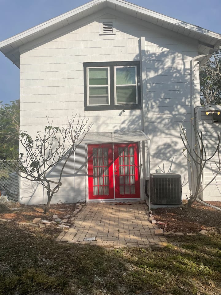 Sunny End Of Cul-de-sac Secondary  Unit  Apartment - Fort Myers, FL